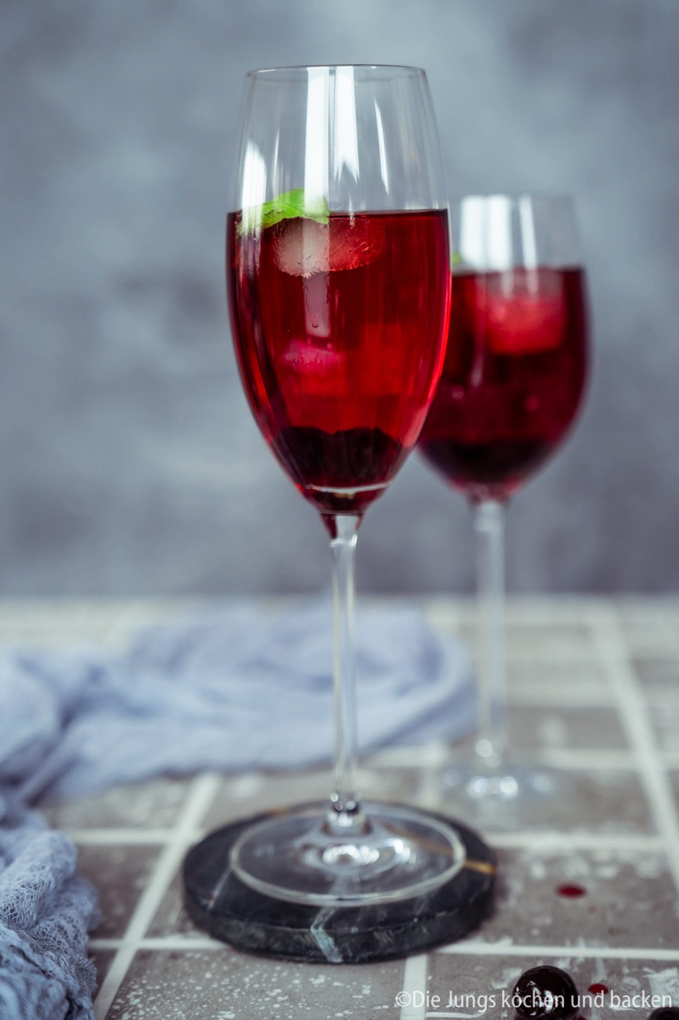 Kirsch-Basilikum Spritz | Aperitif - Drink | Foodblog Köln