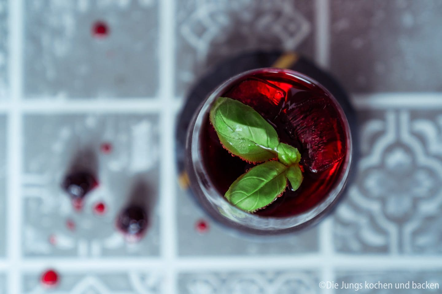 Kirsch-Basilikum Spritz | Aperitif - Drink | Foodblog Köln